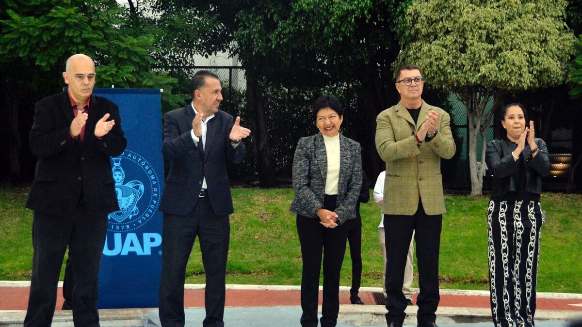 María Lilia Cedillo Ramírez, rectora de la BUAP, inaugura la exposición ... María Lilia Cedillo Ramírez, rectora de la BUAP, inaugura la exposición ...