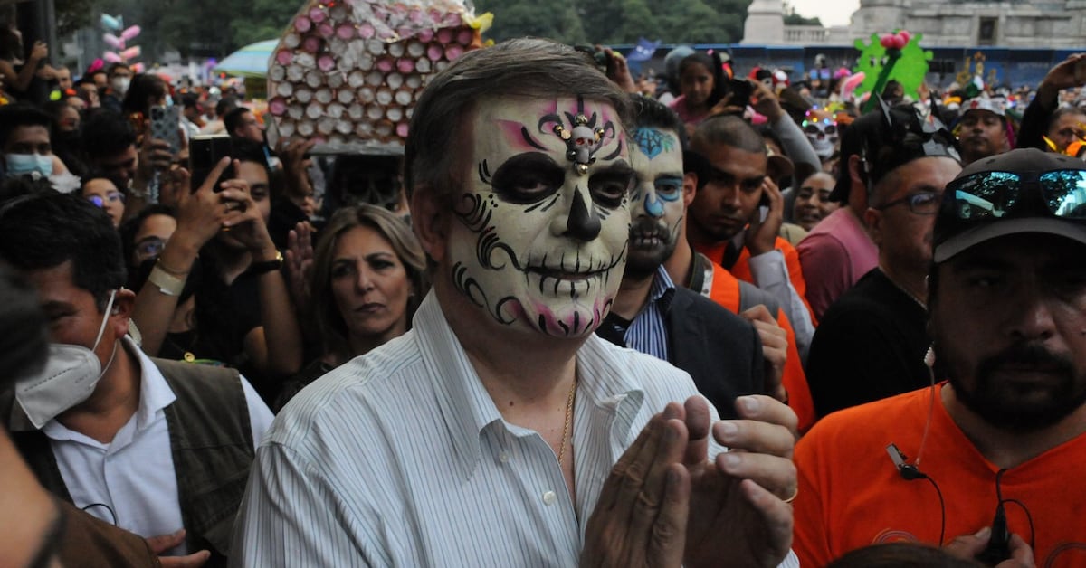 Marcelo Ebrard Nada De Muertito Con Su Campaña En Pleno Día De Muertos