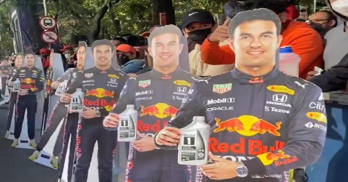 El Checo Pérez de cartón se presenta en el Red Bull Show Run CDMX 2021